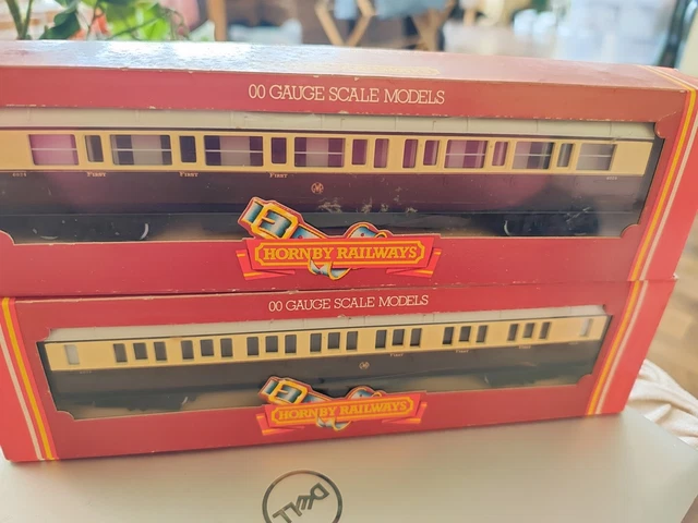 HORNBY 00 GAUGE R456 GWR Composite Coach (Chocolate/Cream) X 2 £16.99 ...
