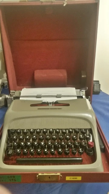 RARE VINTAGE MANUAL portable TYPEWRITER OLIVETTI STUDIO 44 Made Italy ...
