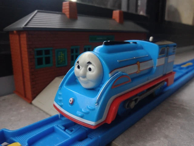 THOMAS AND FRIENDS Trackmaster Revolution motorised Streamlined Thomas ...