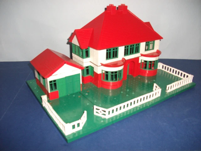 BAYKO HOUSE & Garage Complete With All Parts & Building Instructions. £ ...