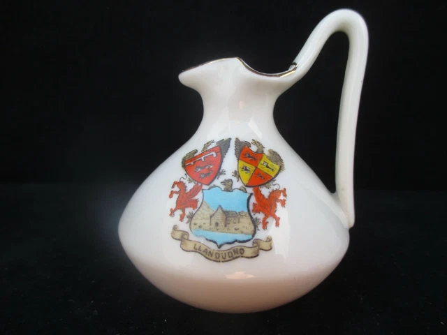 WH GOSS CRESTED China Uriconium ROMAN-SALOPIAN EWER with LLANDUDNO ...