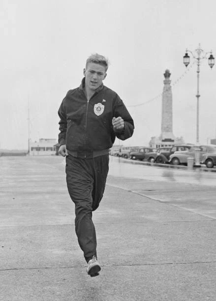 NORWEGIAN SPRINTER TRACK athlete Richard Simonsen a training run P- Old ...