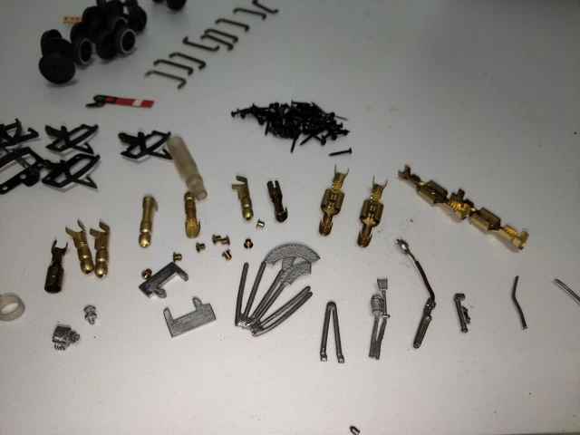 00 GAUGE SPARES Plastic Carriage Wheels, Linkage Clips, Tools Wire ...
