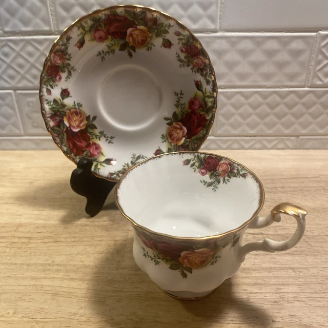 OLD COUNTRY ROSES Royal Albert Bone China Tea Cup & Saucer. England £18 ...