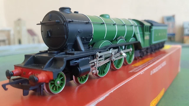 HORNBY OO GAUGE R042 LNER 4-6-2 Gresley Pacific, 4476 Royal Lancer ...