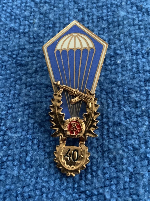 FALLSCHIRMSPRUNGABZEICHEN SPRUNGZAHLANHÄNGER 40 NVA DDR LaSK ...
