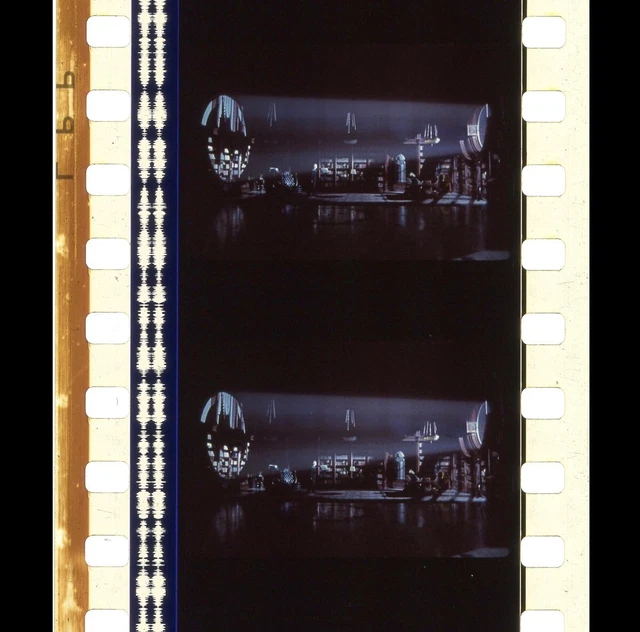BATMAN RETURNS - Bat Signal hits the Manor - 35mm 5 cell film strip 009 ...