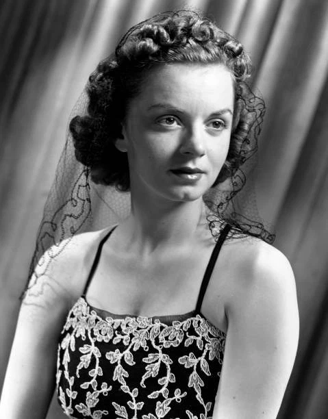 RADIO ACTRESS MAXINE Roscoe models an evening gown She portrays 1940s ...