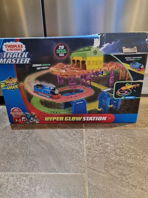 THOMAS THE TANK Engine Trackmaster Hyper Glow Station With Motorised ...