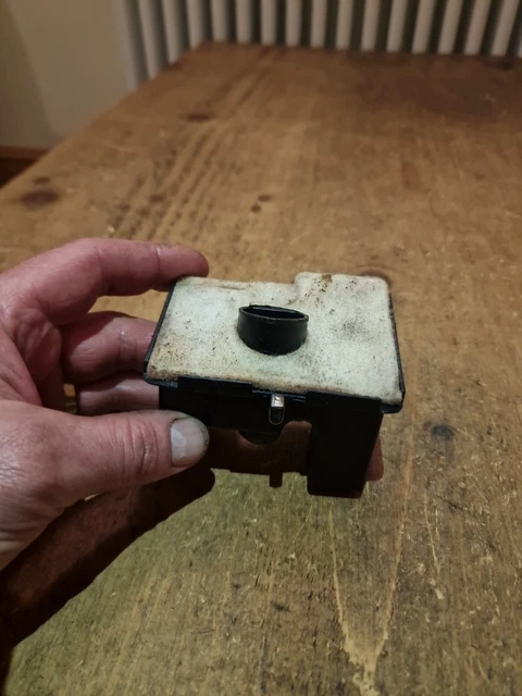 GENUINE STIHL MS170 Chainsaw Air Filter Holder And Air Filter 1130 124 ...