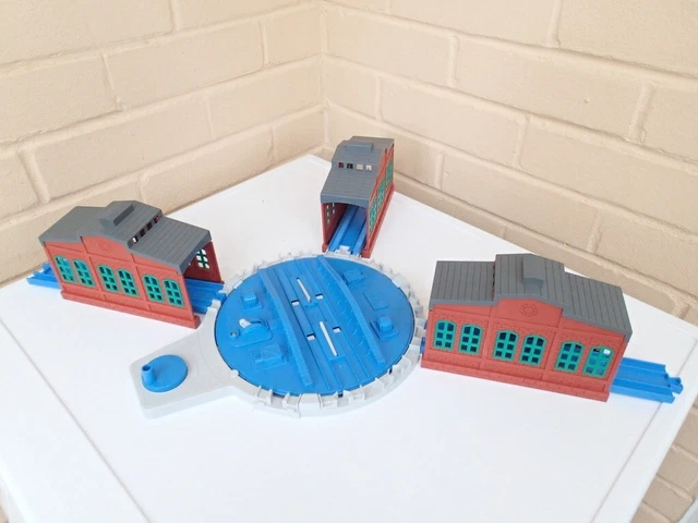 TOMY TRACKMASTER THOMAS The Tank Engine And Friends Turntable With ...