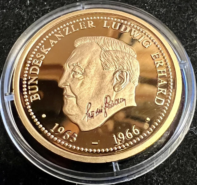 MEDAILLE VERGOLDET IN Kapsel 30mm ,, 100. Geburtstag LUDWIG ERHARD ...