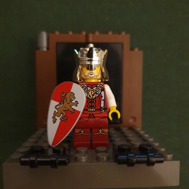 LEGO CASTLE KINGDOMS Lion King gold armor minifigure 7946 King's Castle ...