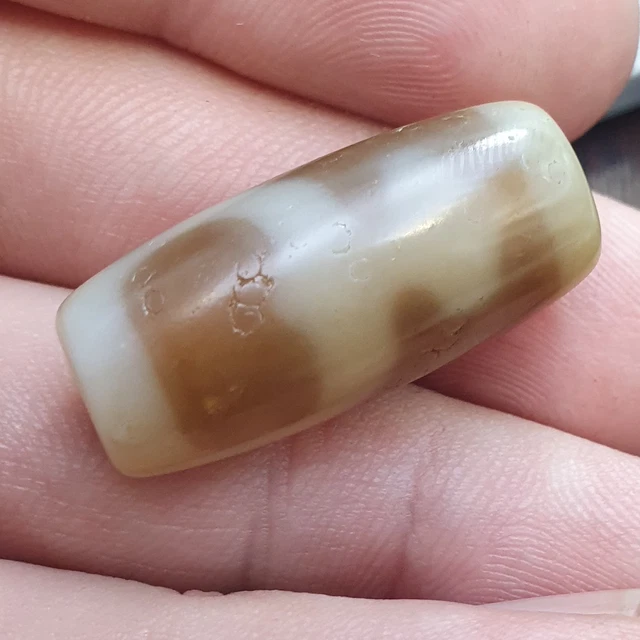 ANCIEN VASE TRÉSOR tibétain motif yeux pierre agate dzi amulette perles ...