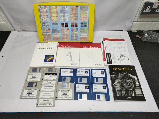 COMMODORE AMIGA WORKBENCH 3.0 Floppy Disks Set Storage Font Extras ...
