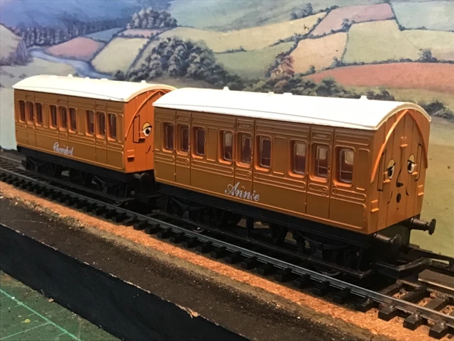 HORNBY (CHINA) THOMAS & Friends. Annie & Clarabel coaches. EUR 14,60 ...