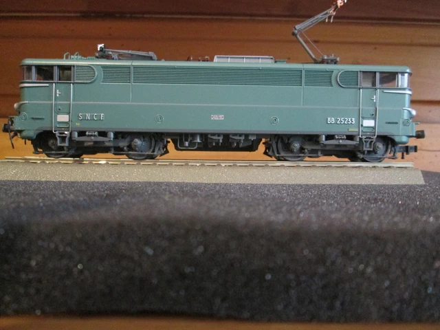 LOCOMOTIVE ÉLECTRIQUE BB 25233 SNCF - Roco HO réf 70560 - époque IV ...