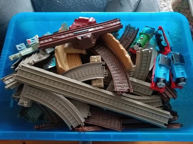 TOMY TRACKMASTER THOMAS THE TANK SET LAYOUT BUNDLE + 4 Trains £30.00 ...
