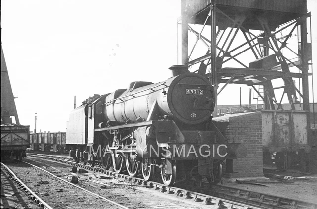 R-35MM RAILWAY NEGATIVE 45212 @ Patricroft MPD east shed 12-4-1968 £3. ...