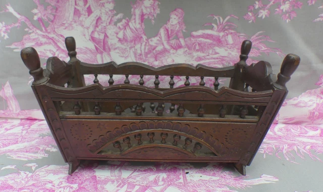 MEUBLE DE POUPÉE Breton Atelier du moulin Berceau bois sculpté ...