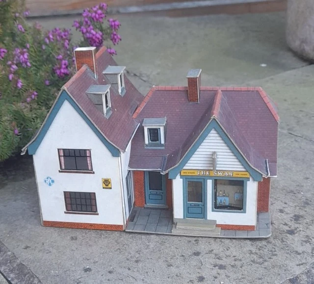 VINTAGE KIT BUILT Model The Swan Inn Pub OO Gauge Railway Building £4. ...