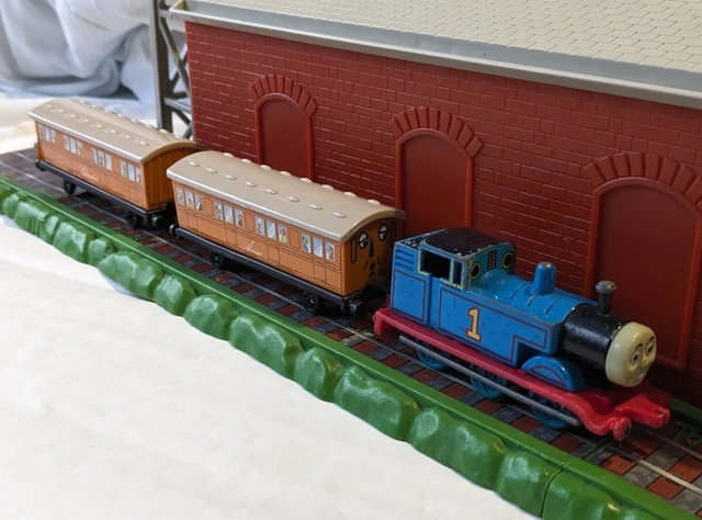 ERTL THOMAS THE tank engine Thomas Train with Annie and Clarabel Carriages 1987 £9.99 - PicClick UK