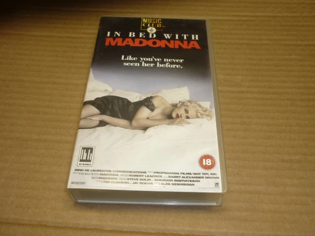 IN BED WITH Madonna Vhs Video EUR 11,68 - PicClick IT