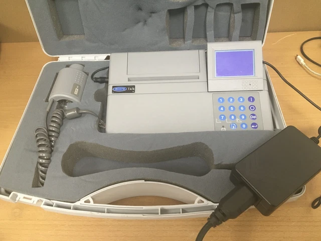 MICRO MEDICAL MICROLAB Spirometer w/ Printer in Case (Faulty Blank ...