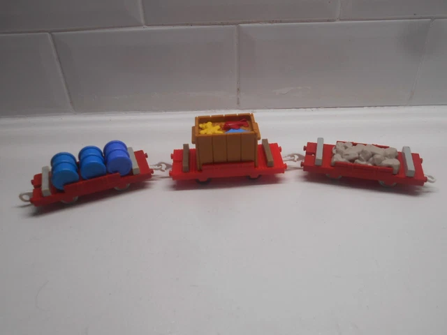 TOMY TRACKMASTER THOMAS the tank engine train set flatbeds and cargo £7 ...