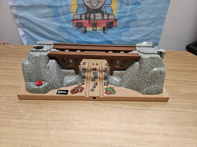 BRIO WOODEN RAILWAYS Collapsing Bridge Take n Play Along Thomas ...