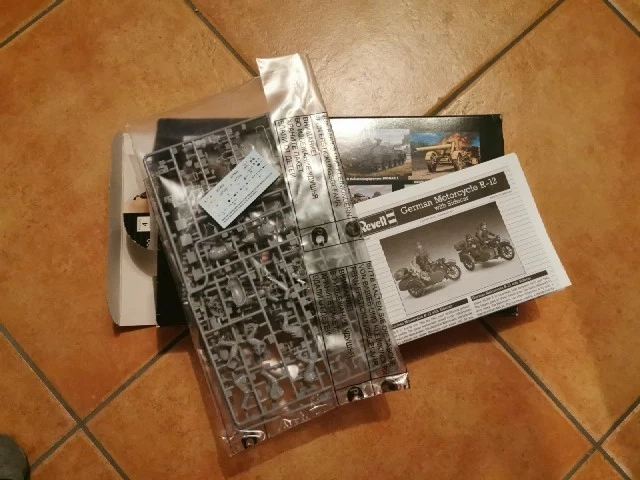 GERMAN MOTORCYCLE R-12 With Sidecar 1:35 Revell EUR 5,00 - PicClick DE