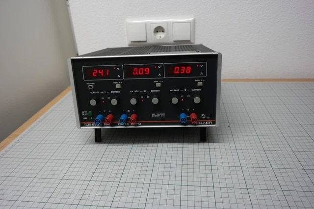 TOELLNER TRIPLE-OUTPUT POWER supply toe 8733 2x 0-32v 0-2A and 1x 0-7V ...