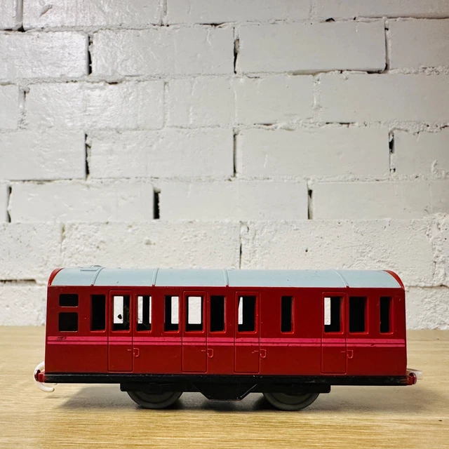 DUKE & DUCHESS Coach Thomas & Friends Battery Motorised Trackmaster ...