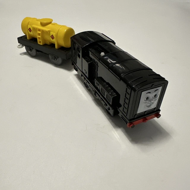 DIESEL + YELLOW FUEL TANKER Thomas Trackmaster Track Motorised Train ...