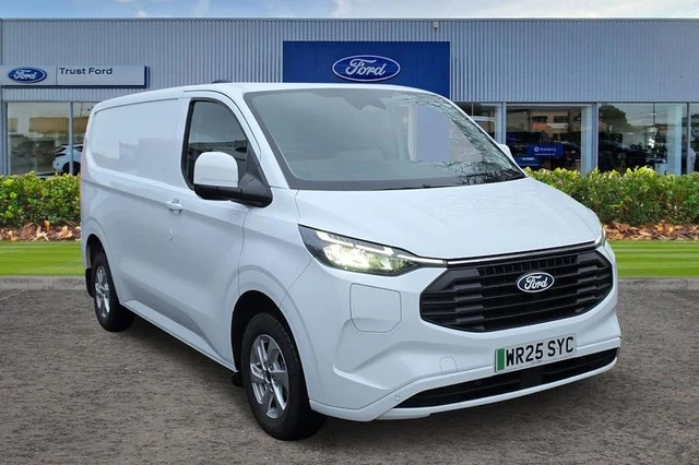 FORD TRANSIT CUSTOM 320 Limited AUTO L1 SWB FWD 2.5 PHEV 232ps Low Roof ...