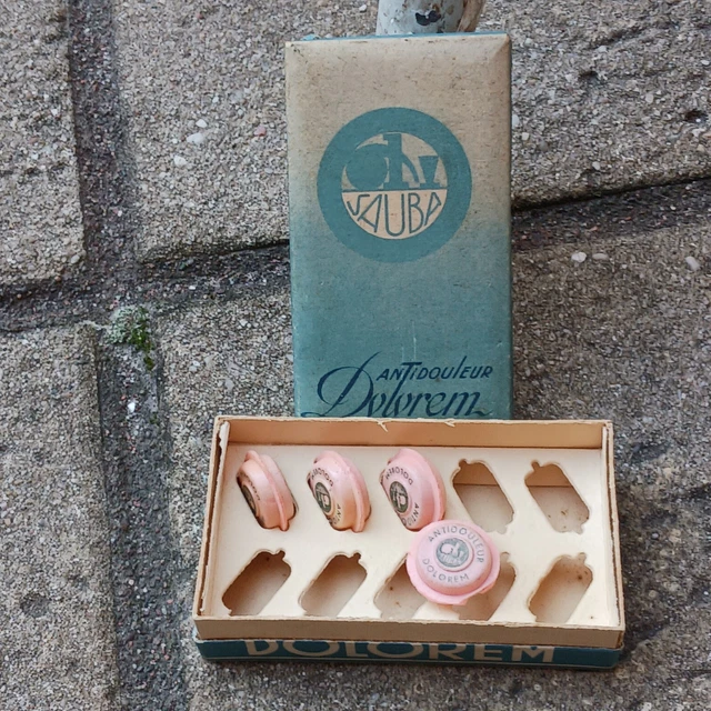 ANCIENNE BOITE de pharmacie en carton antidouleur DOLOREM EUR 9,00 ...