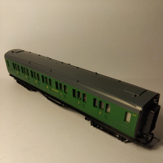 HORNBY R487 SOUTHERN Railway Brake Coach in Malachite Livery, OO Gauge ...