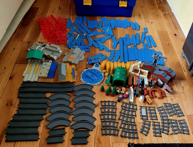 TOMY TRACKMASTER THOMAS And Friends Grey Road Bundle And Train Track ...