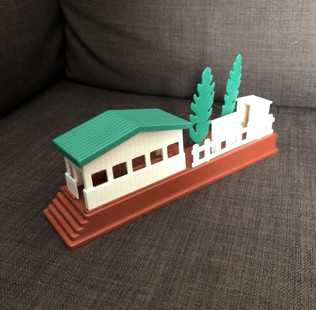 TOMY TRACKMASTER THOMAS The Tank Engine Wellsworth Station £9.50 ...