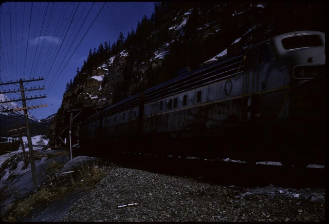 MB4-071 ORIGINAL COLOUR Slide Canadian Pacific Passenger/Freight Train ...