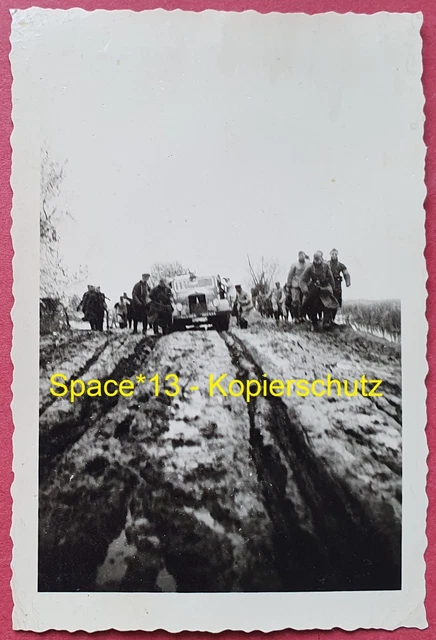 FOTO SOLDATEN ZIEHEN LKW aus Schlamm an Ostfront Wehrmacht Lastwagen ...