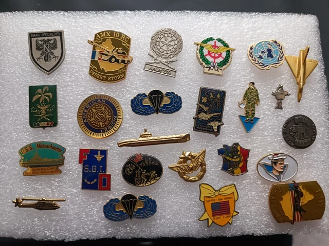 LOT DE 24 Pin's Militaire Marine Armée de Terre Armée de l'air.. sans ...