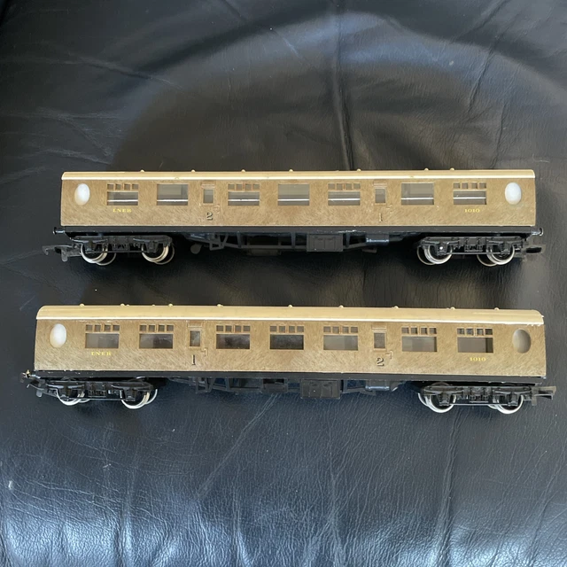 HORNBY OO GAUGE VINTAGE FLYING SCOTSMAN LNER THOMPSON COACHES x 2 see ...