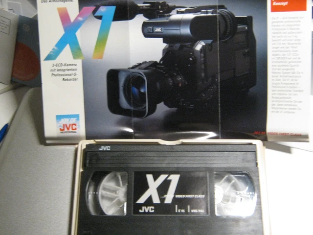 ORIGINAL-VHS-CASSETTE: JVC-3-CCD-KAMERA MIT S-VHS-Recorder - Indos zu ...