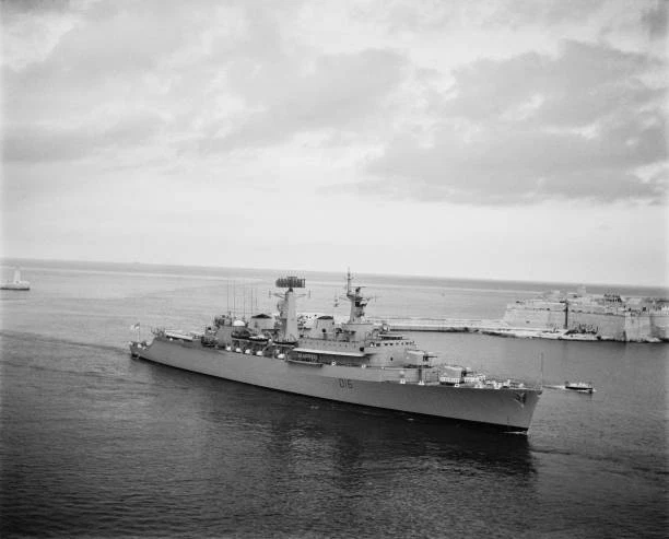 THE COUNTY-CLASS DESTROYER 'HMS London' Malta 1966 OLD PHOTO $9.00 ...