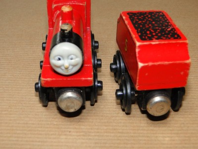 THOMAS THE TANK Engine & Friends Wooden JAMES train and tender BRIO ...