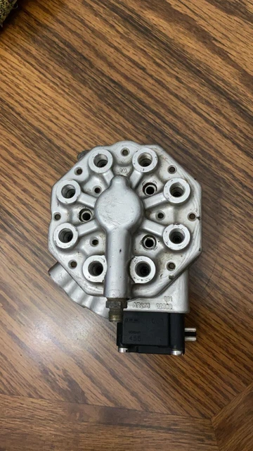 MERCEDES W126 R107 Bosch Fuel Distributor 420SEL 560SL 560SEL 0 438 101 ...