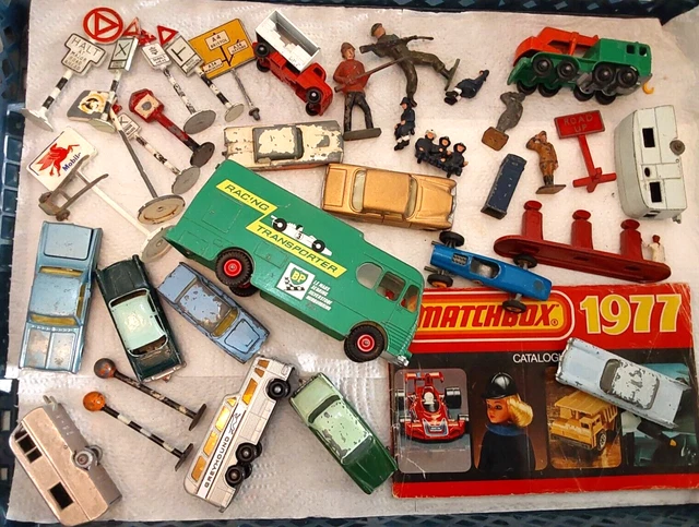 MATCHBOX RACING CAR Transporter + Cars + Dinky Road Signs + Figures etc ...