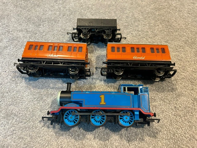 HORNBY RAILWAYS THOMAS the Tank Engine and Friends OO Gauge Train Set ...