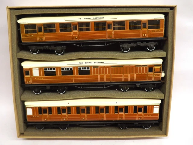 ACE TRAINS LNER Gresley Teak Coaches Set of 3 (O Scale) Boxed £245.00 ...